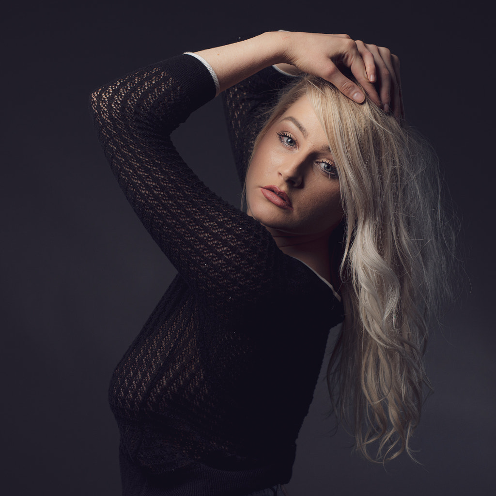 Blonde curves by Mark Skeet / 500px