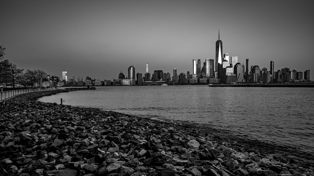 New York between black and white by ADAM DU / 500px