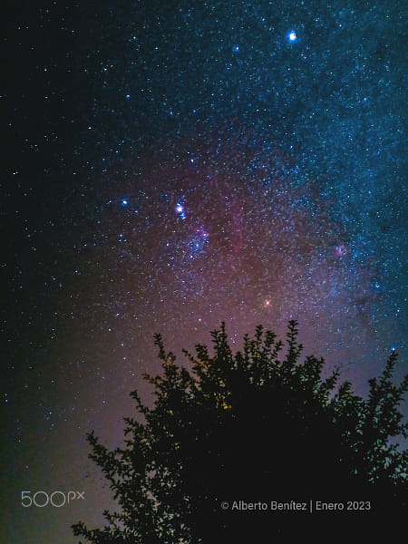 The Orion constellation and Bernard's Loop by Alberto Benítez | 500px