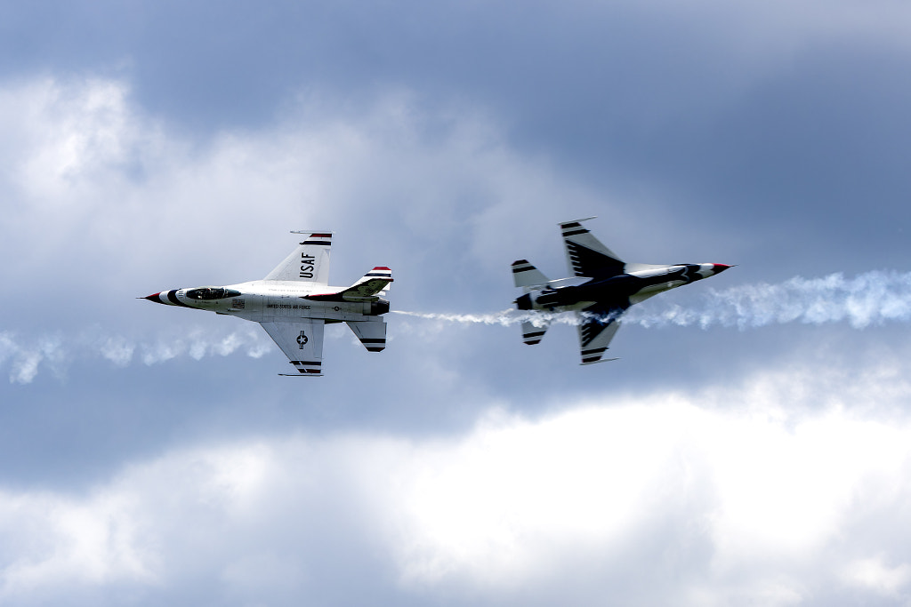 Air Force Thunderbirds' Opposing Knife-edge Pass at the 2023 Augusta ...