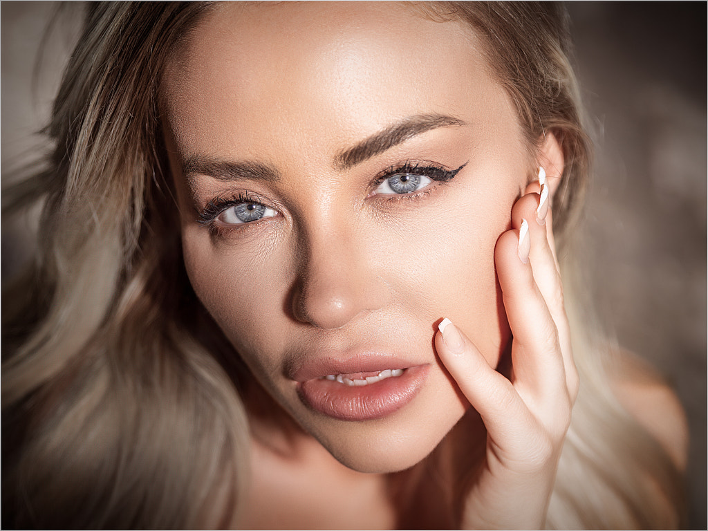 Amber Karis Bassick by Dirk Melis / 500px