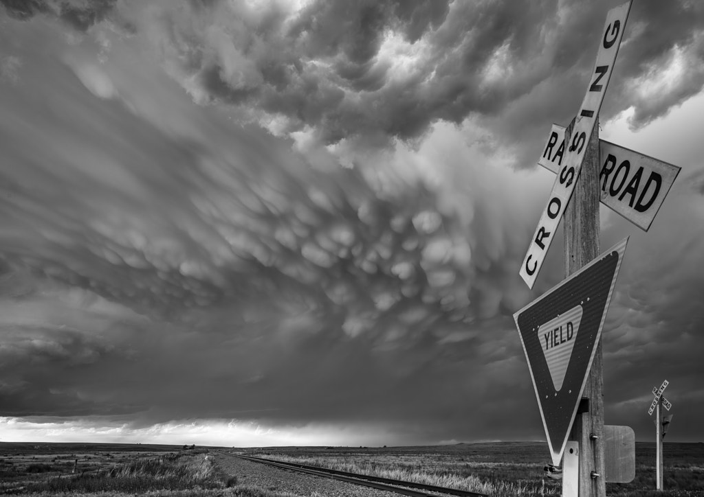 Mammatus Crossing by Fred Walder / 500px