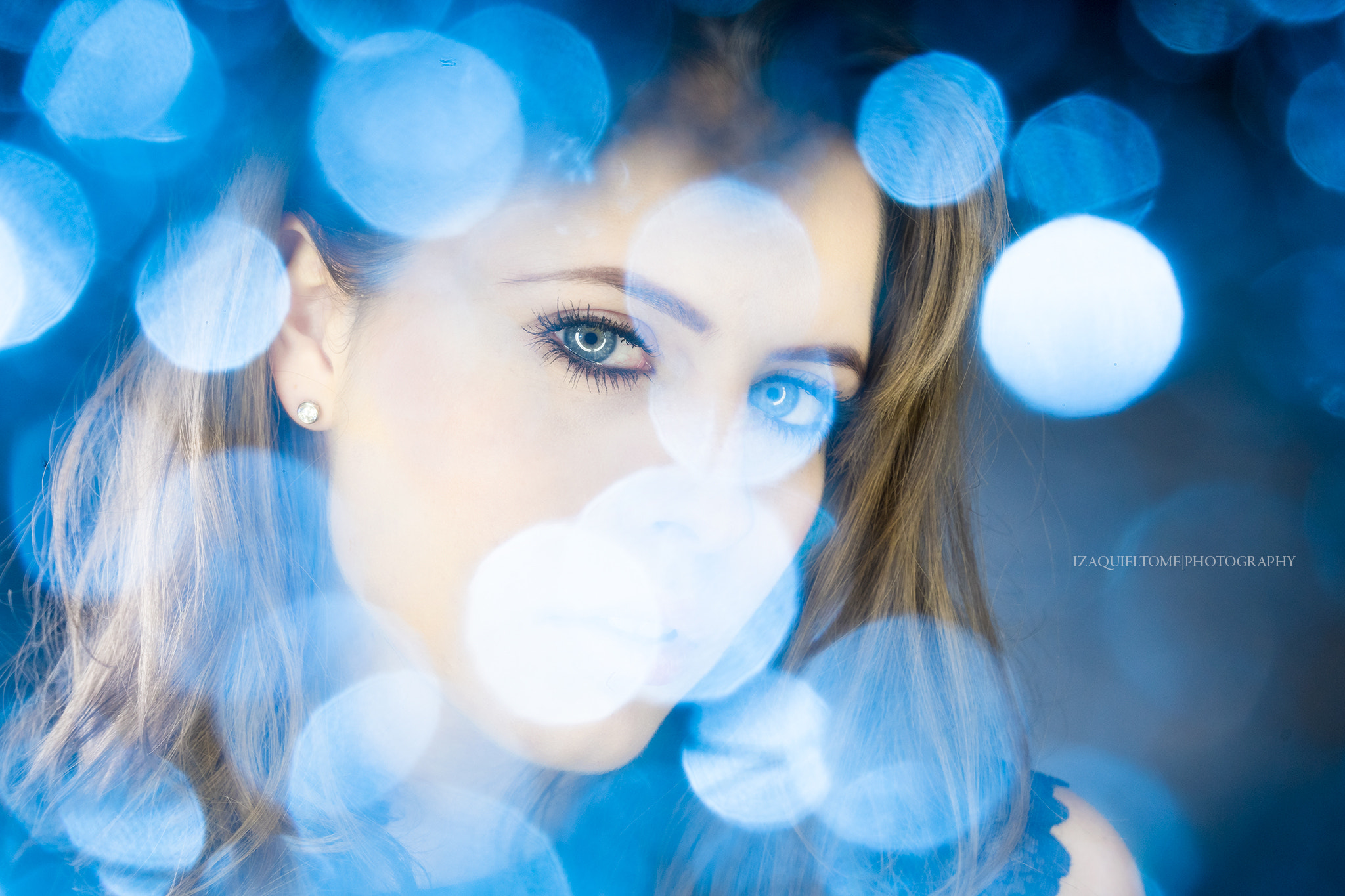 Denissa in Blue Light by Izaquiel Tomé / 500px