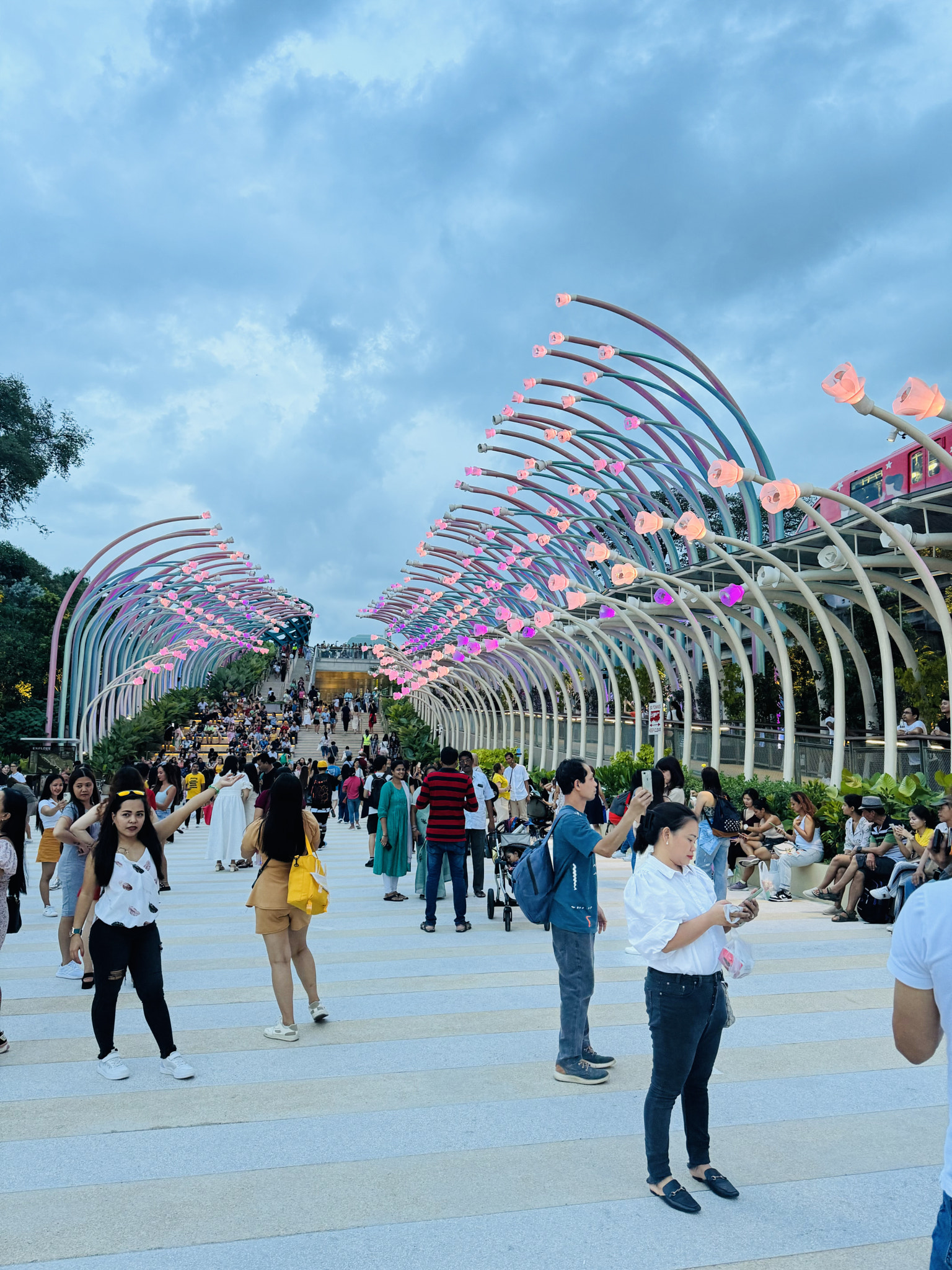 sentosa so crowded... | HardwareZone Forums