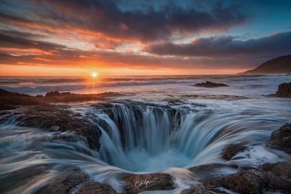 Thor's Well by Carl Pan / 500px