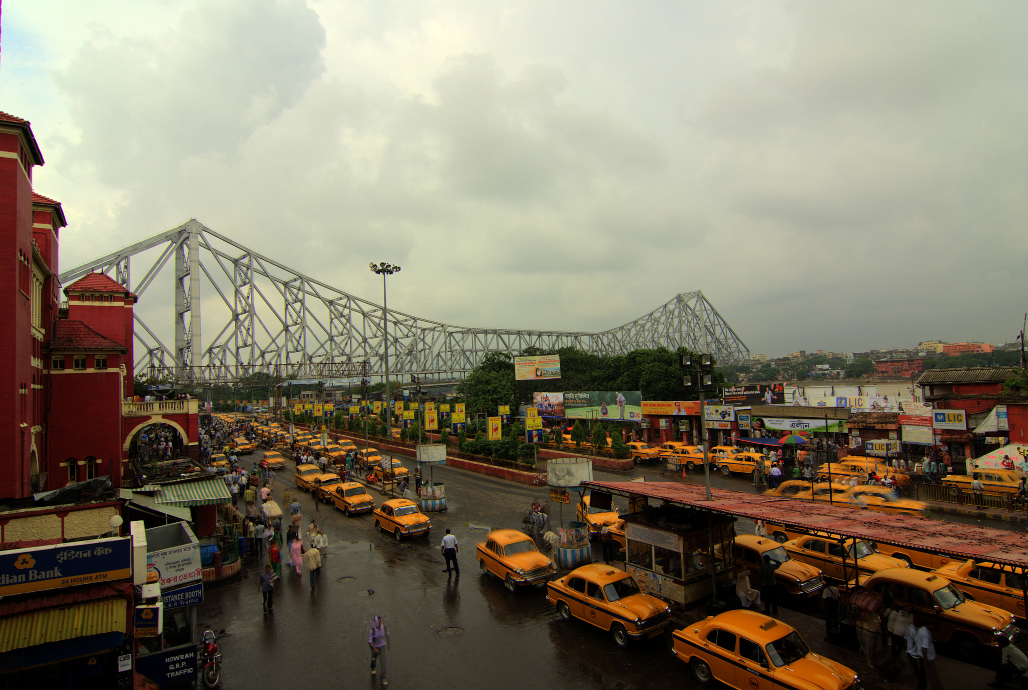 Howrah Bridge and Rail Station by Tushar B - Photo 11035901 / 500px