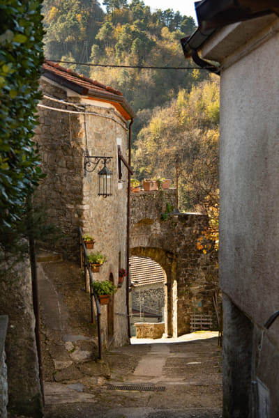 Tuscan village in autumn by Enio Bravi / 500px