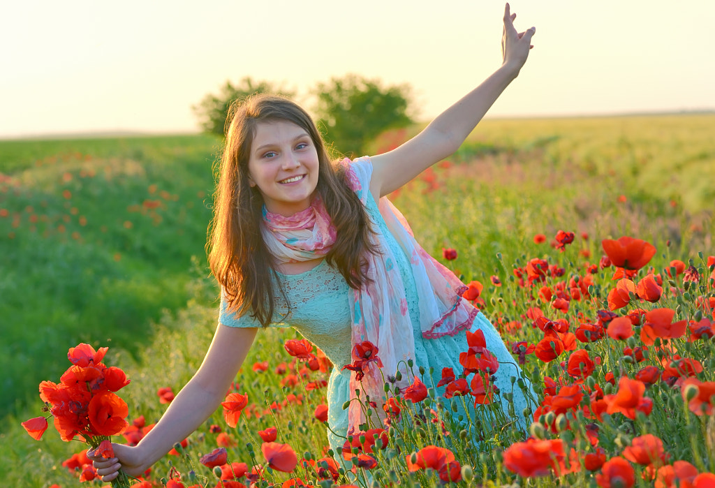 girl in poppy field by Laurentiu Iordache / 500px
