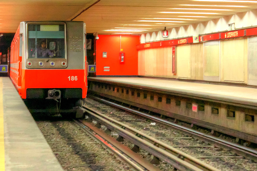 Metro in Lindavista by Octavio Maya / 500px