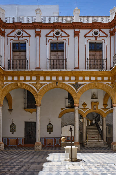 Traditional Spanish Courtyard with Arches and Well | city photo by ...