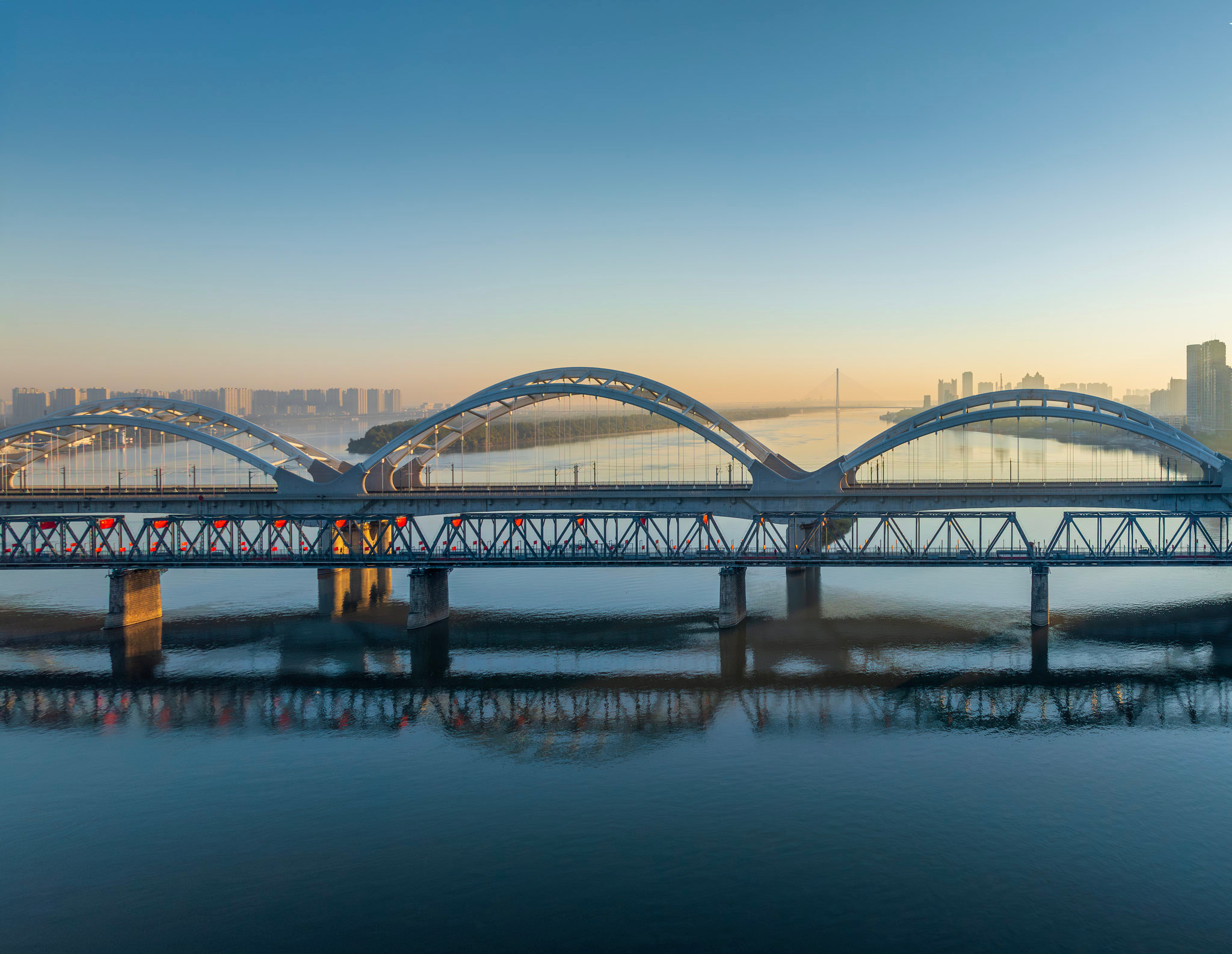 航拍黑龙江哈尔滨滨洲铁路桥日出光影 by 青稞的后来 | 500px