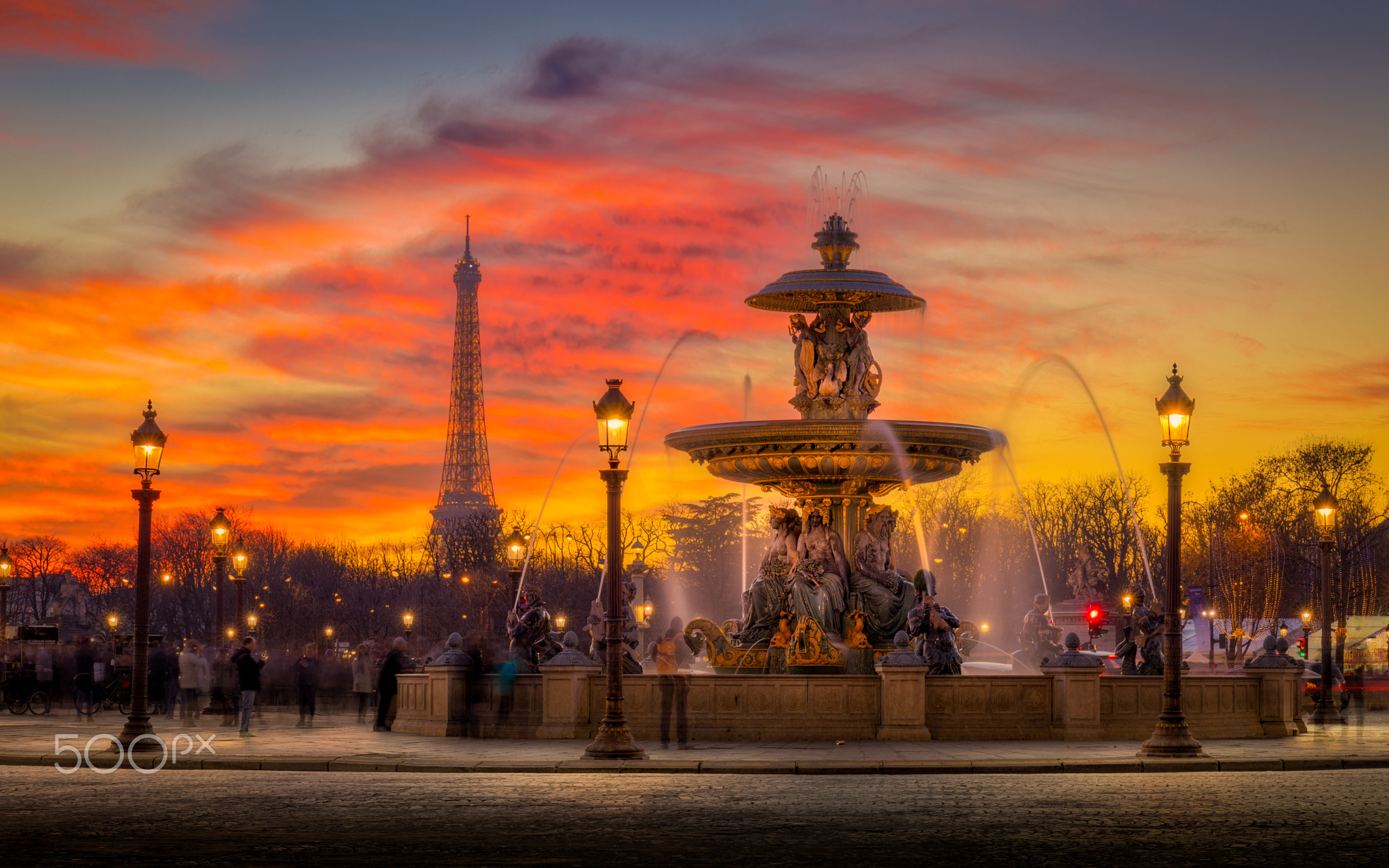 Sunset on the Concorde Square and the Eiffel Tower at Paris by Frédéric ...