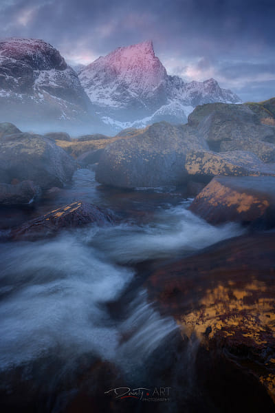 the house between 2 rocks by Michiel Pieters | 500px