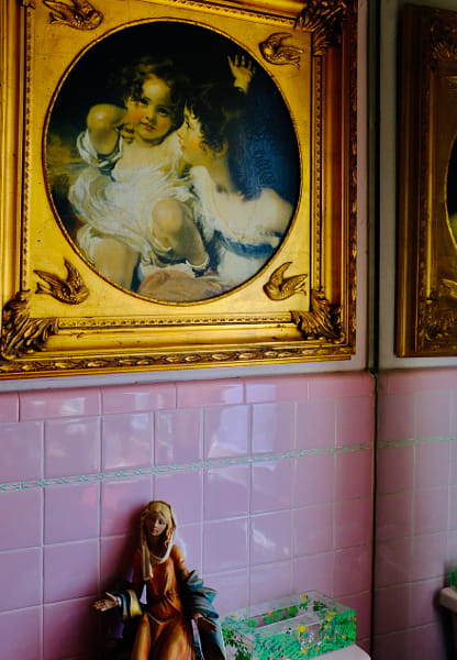 Everybody's got their hand out by Jefree Shalev | 500px