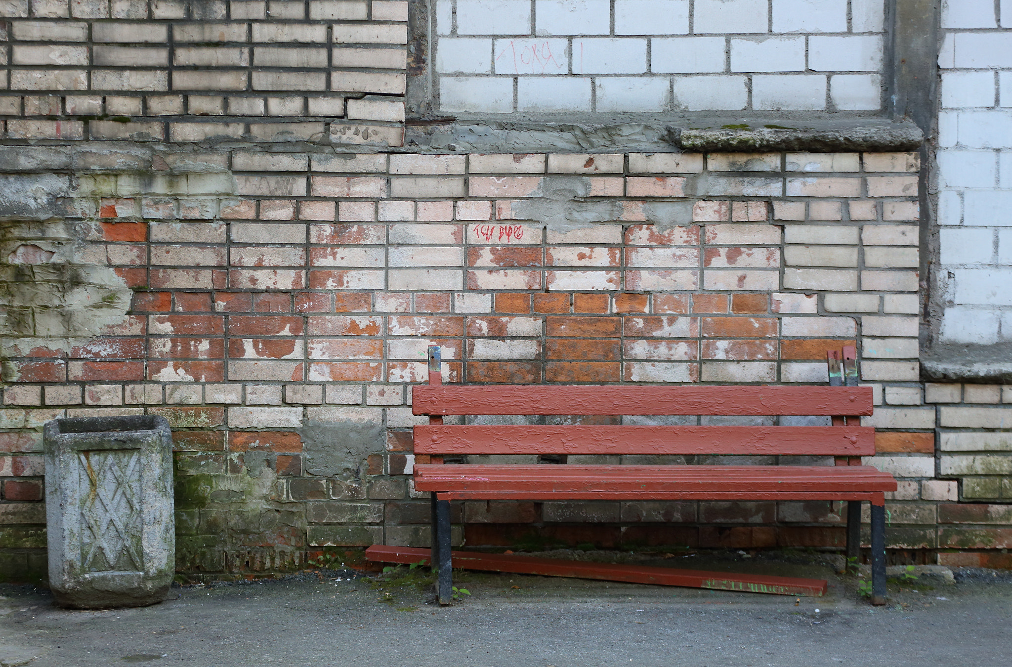 Bench against brick wall by Станислав Вершинин | 500px