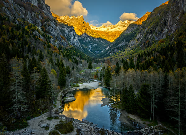 Mountain Valley Reflecting Golden Light Symbolizing Tranquility ...