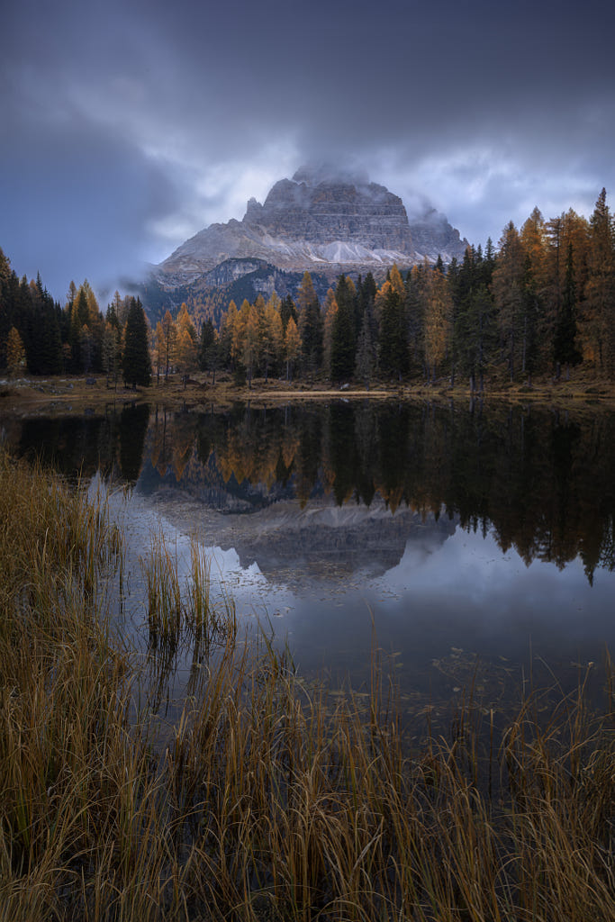 Mountain Lake Reflects Autumnal Majesty and Somber Grandeur | landscape ...