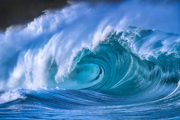 Powerful Ocean Wave Captures Dynamic Force and Natural Majesty ...