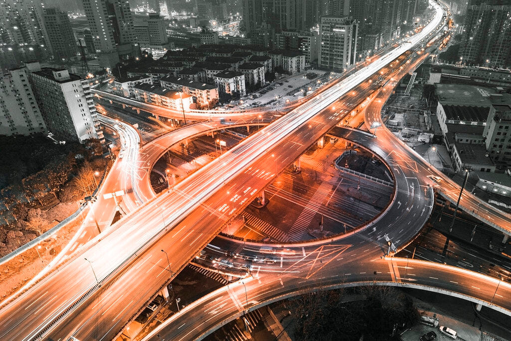 走廊镜中的变脸小演员 by 摄影师樊丽勇 | 500px