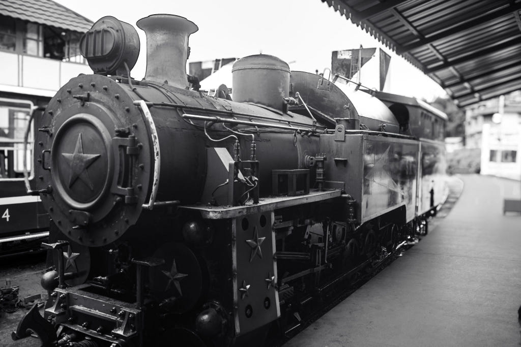 dragonfly waving hello by JcTrickY | 500px