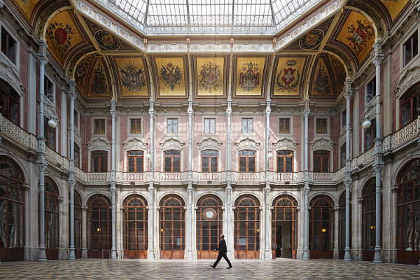Grand Interior Reveals Opulence and Architectural Majesty | city photo ...