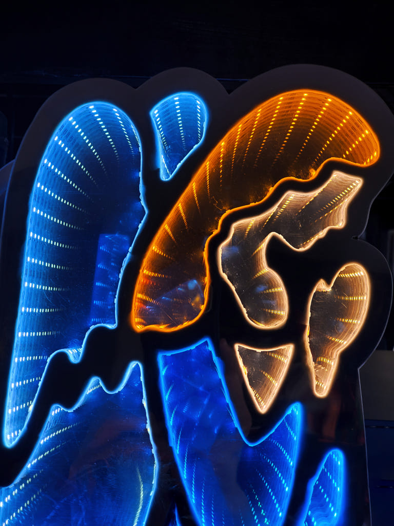 Neon Light Sculpture Creates an Abstract Vision of Infinity | creative ...