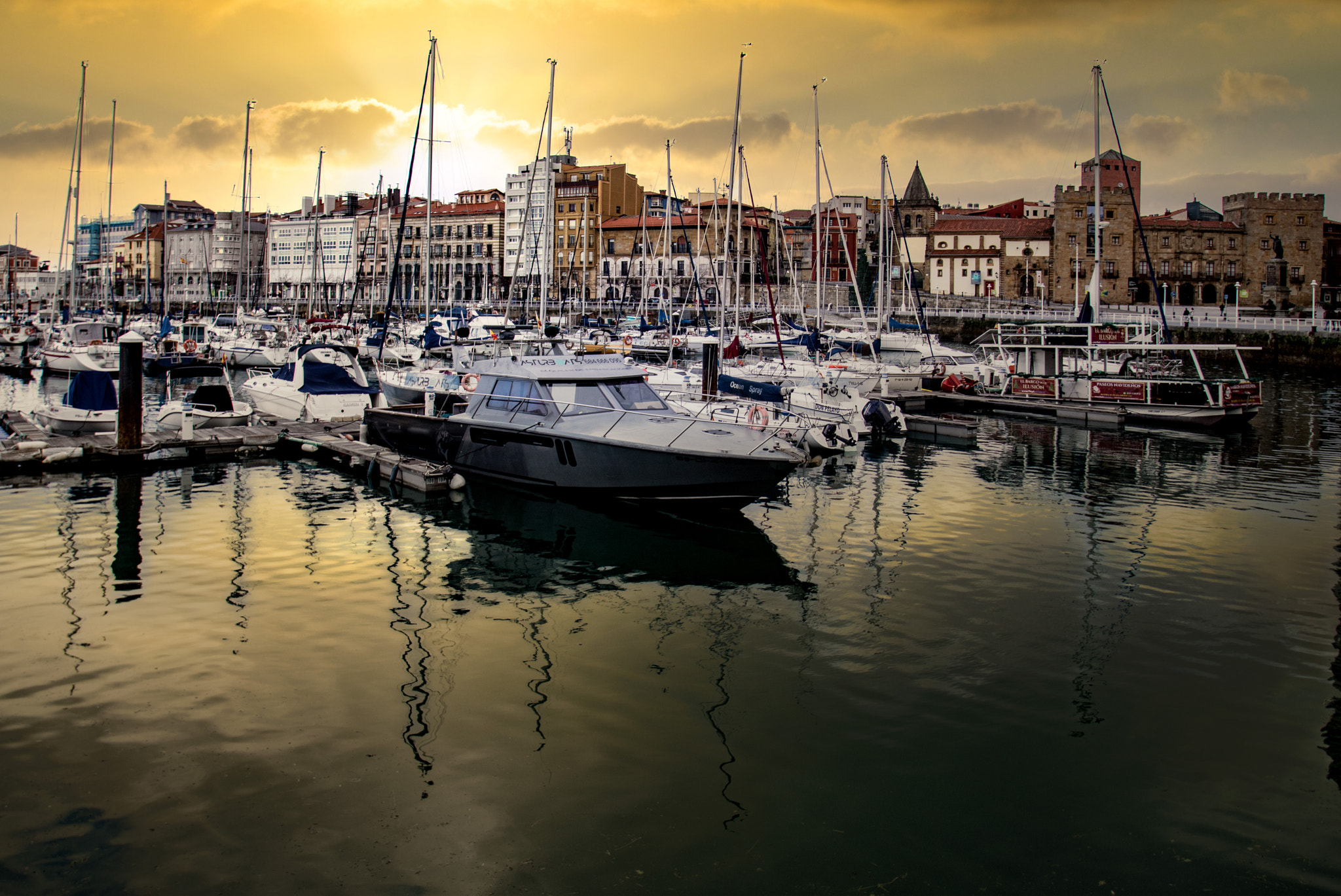 Sunset at Gijón by Mari Luz Luna | 500px