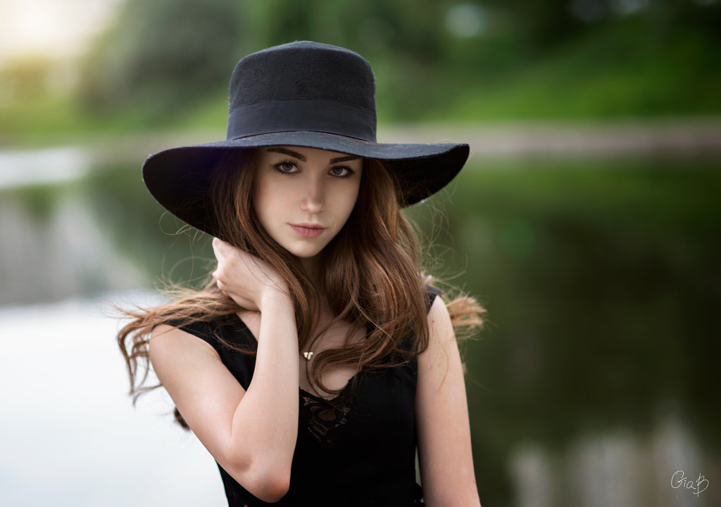 Girl portrait by Dennis Drozhzhin / 500px