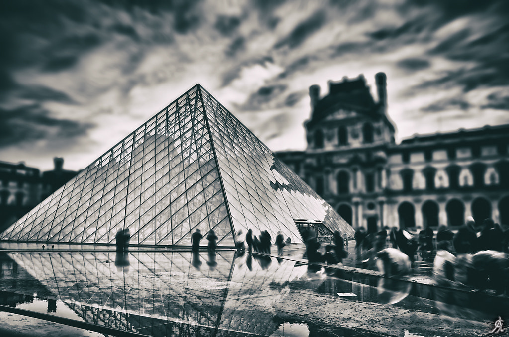 Glass pyramid by Alessandro Giorgi Art Photography / 500px