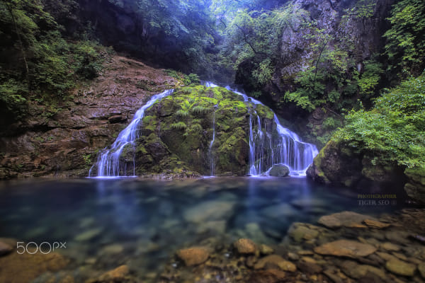 Waterfall in the morning by Tiger Seo / 500px