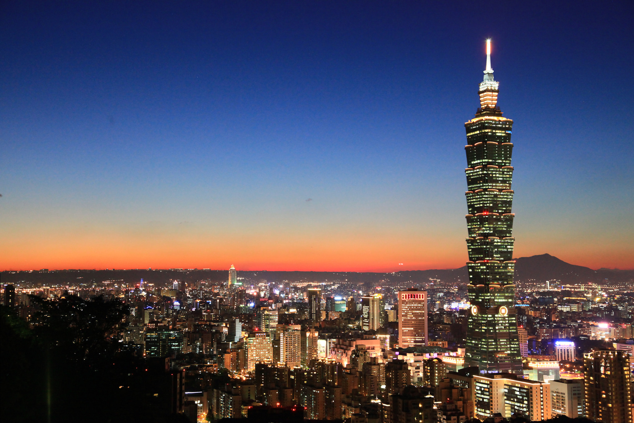 Taipei 101 night view by Tommy Hsieh / 500px