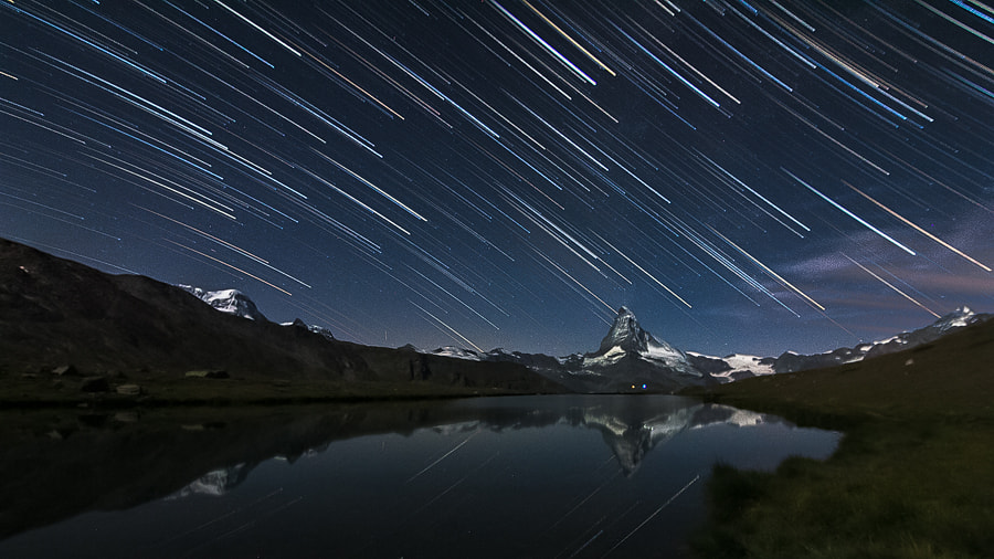 Shooting stars everywhere by Dennis Hellmich / 500px