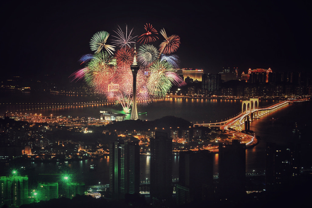 Macau International Fireworks Display Contest by Nelson Lau / 500px