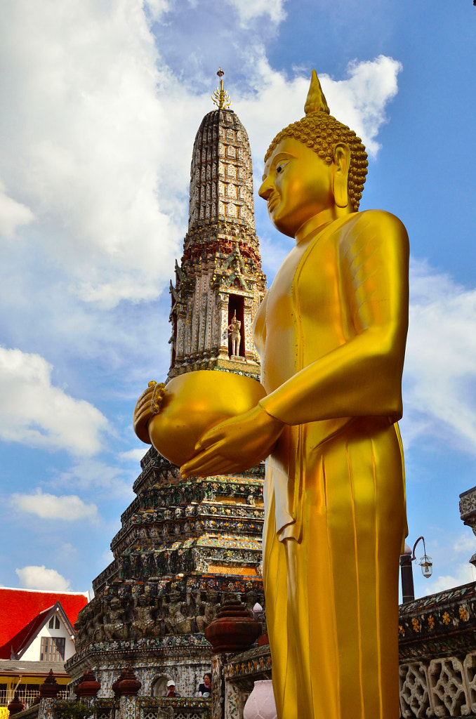 Arun Temple Bangkok Thtiland by Preecha Makjan / 500px