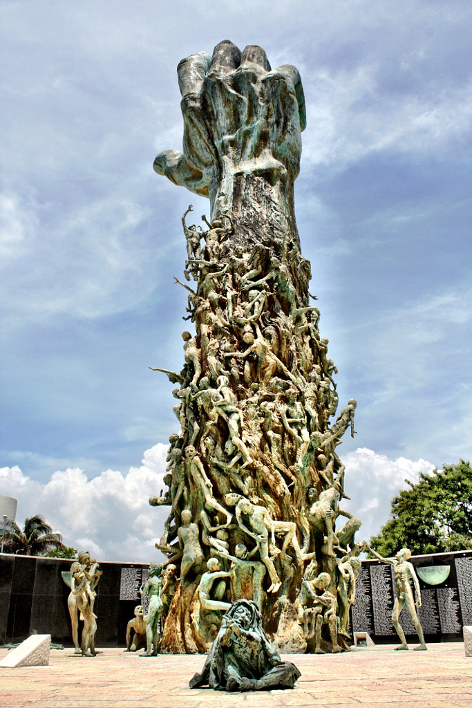 The Sculpture of love and anguish... by Ali Brauda / 500px