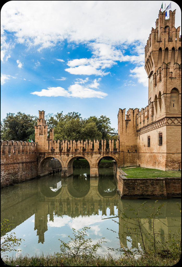 Castello dei Manzoli, Minerbio, Italia by Eleonora Cacciari / 500px
