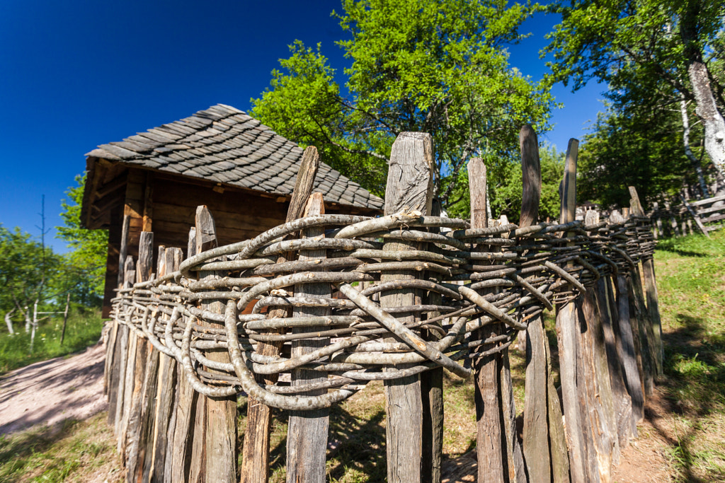 Very old fence by Vladimir Markovic / 500px