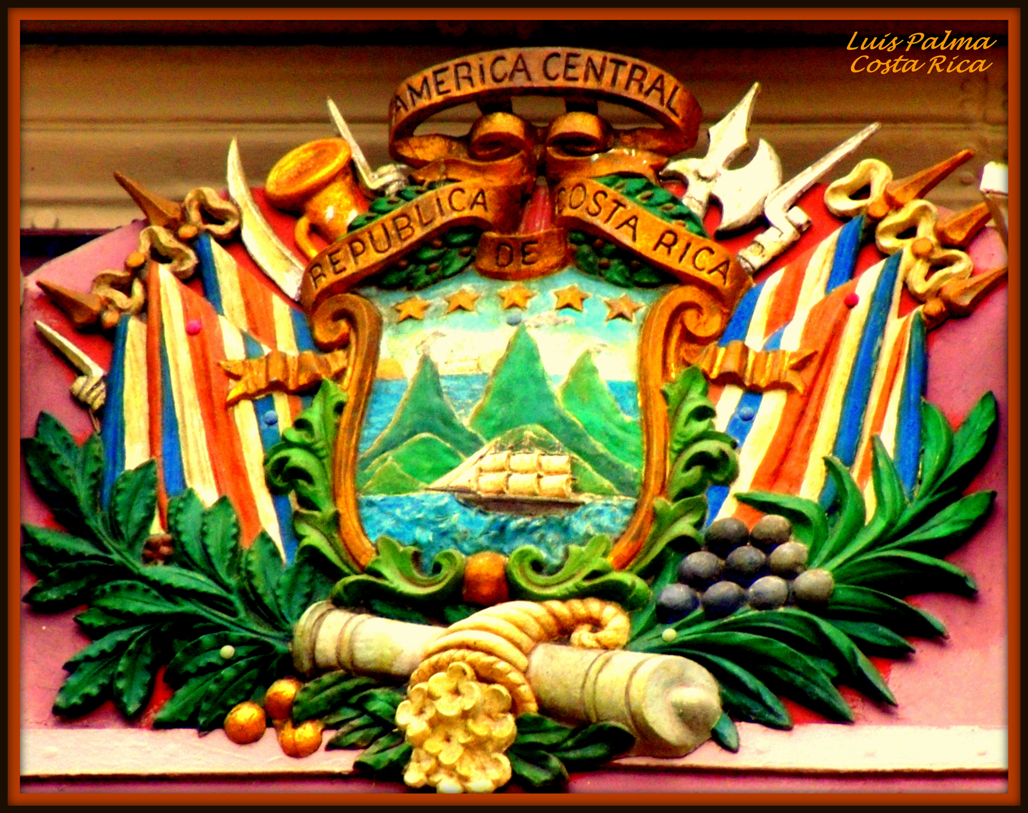 Antiguo Escudo Nacional de Costa Rica by Luis Palma / 500px