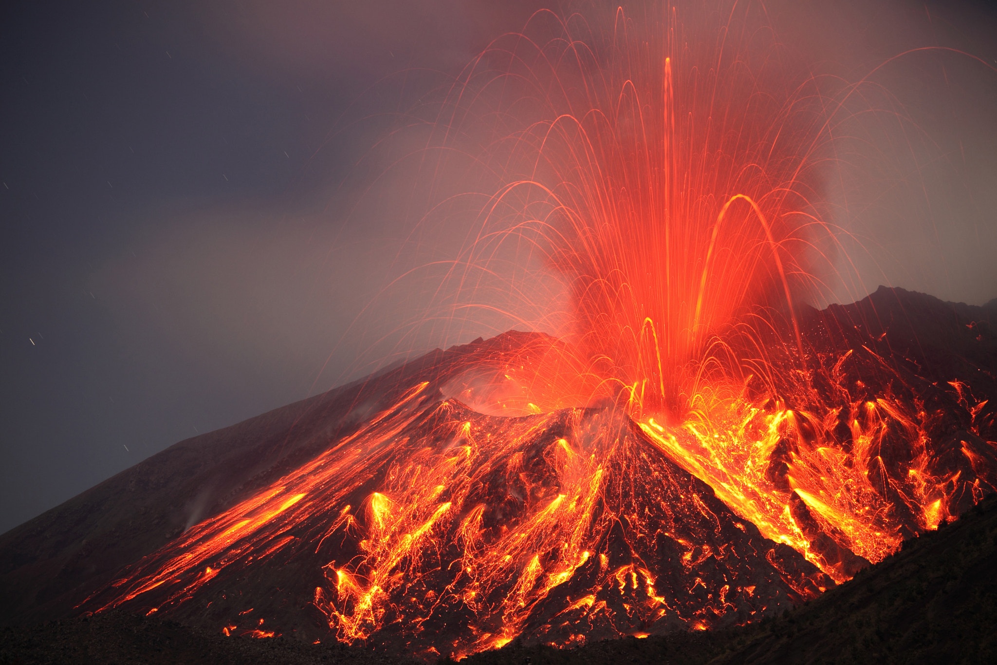 Powerful explosive eruption throws lava high in air during the night ...