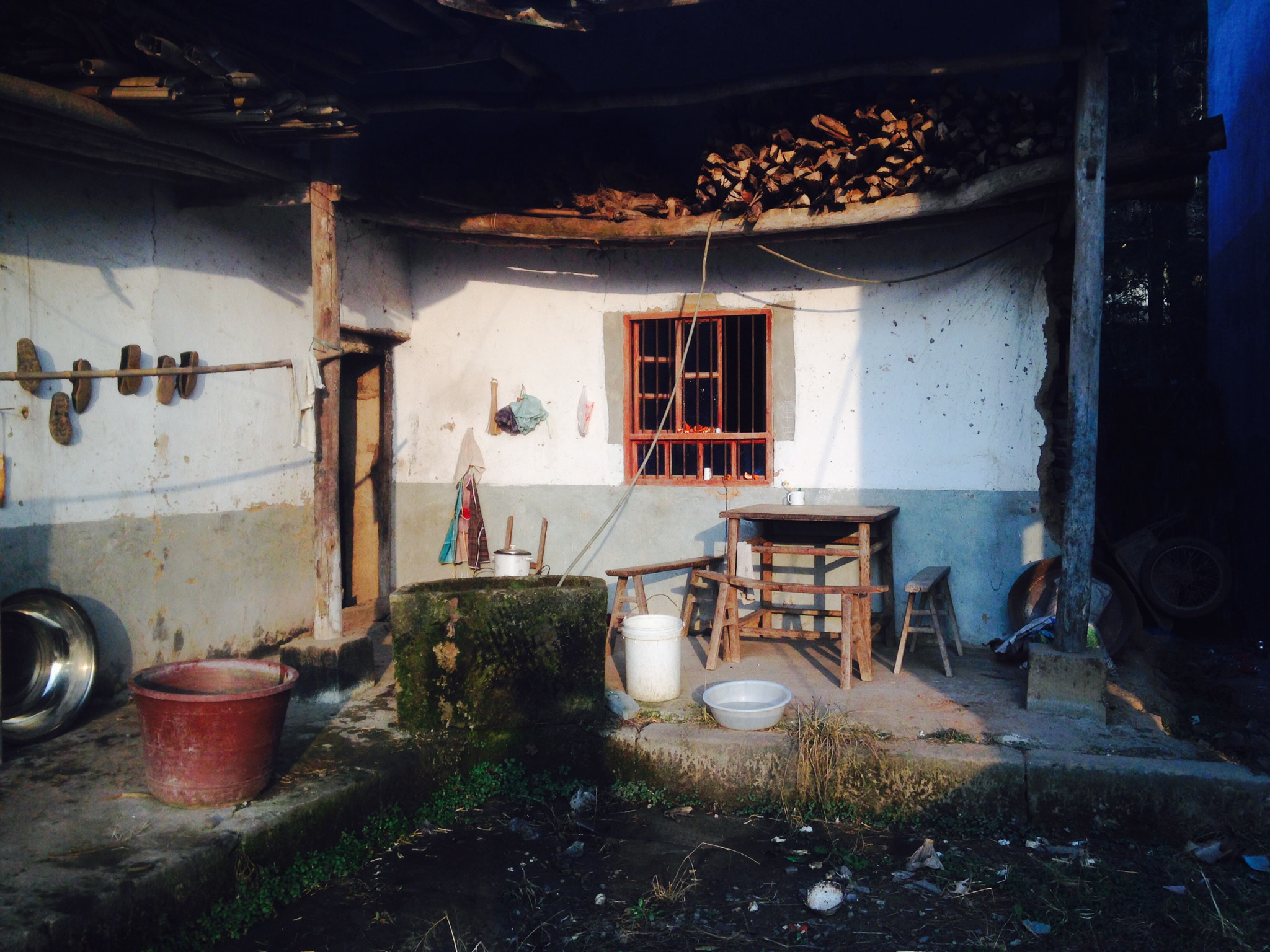 以前土胚房的四合院的转角处！都拆完了！也只剩下这个转角了 by Yanfu Shi | 500px