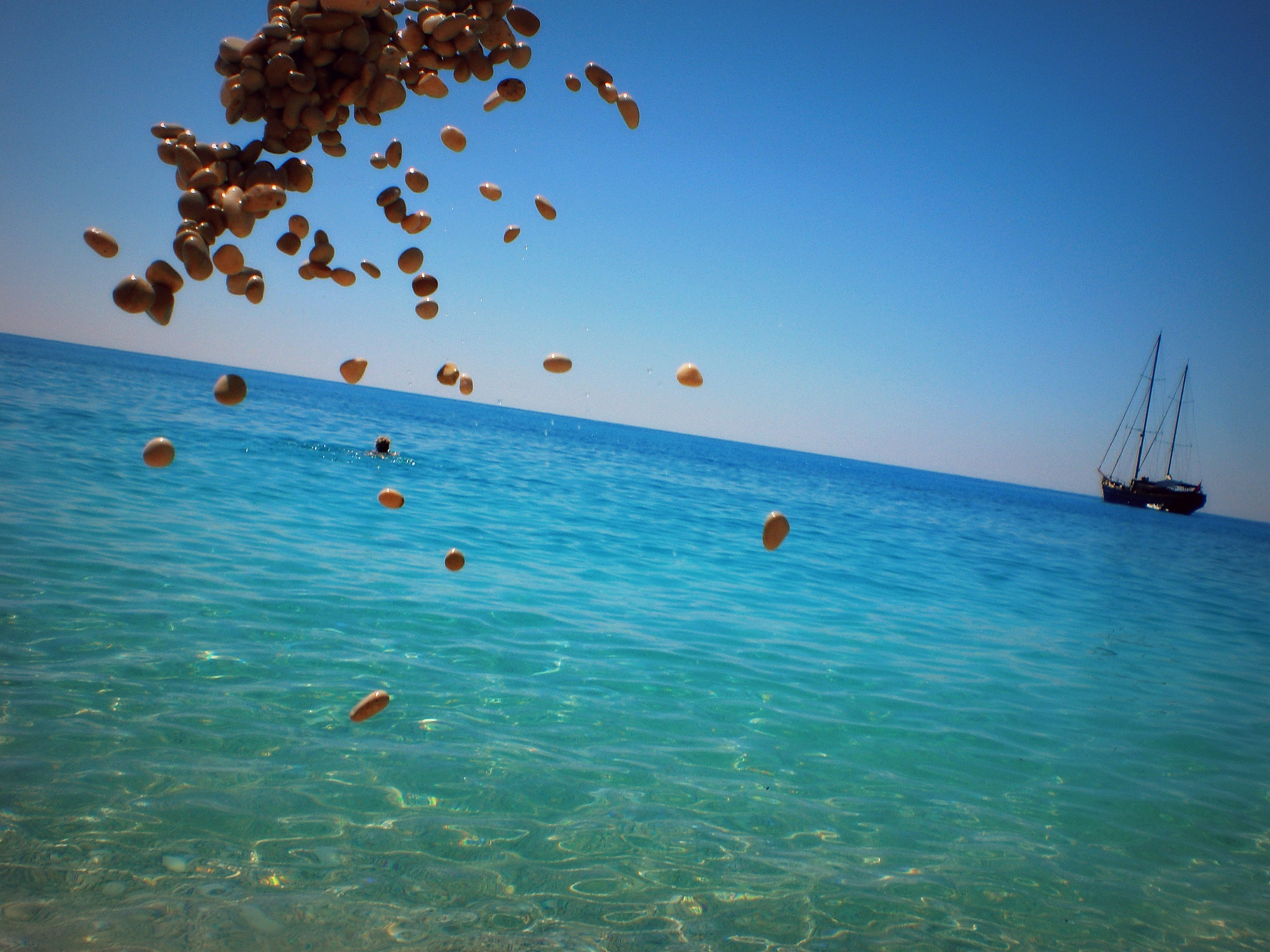 Flying pebbles! by Iliana Tsolou / 500px