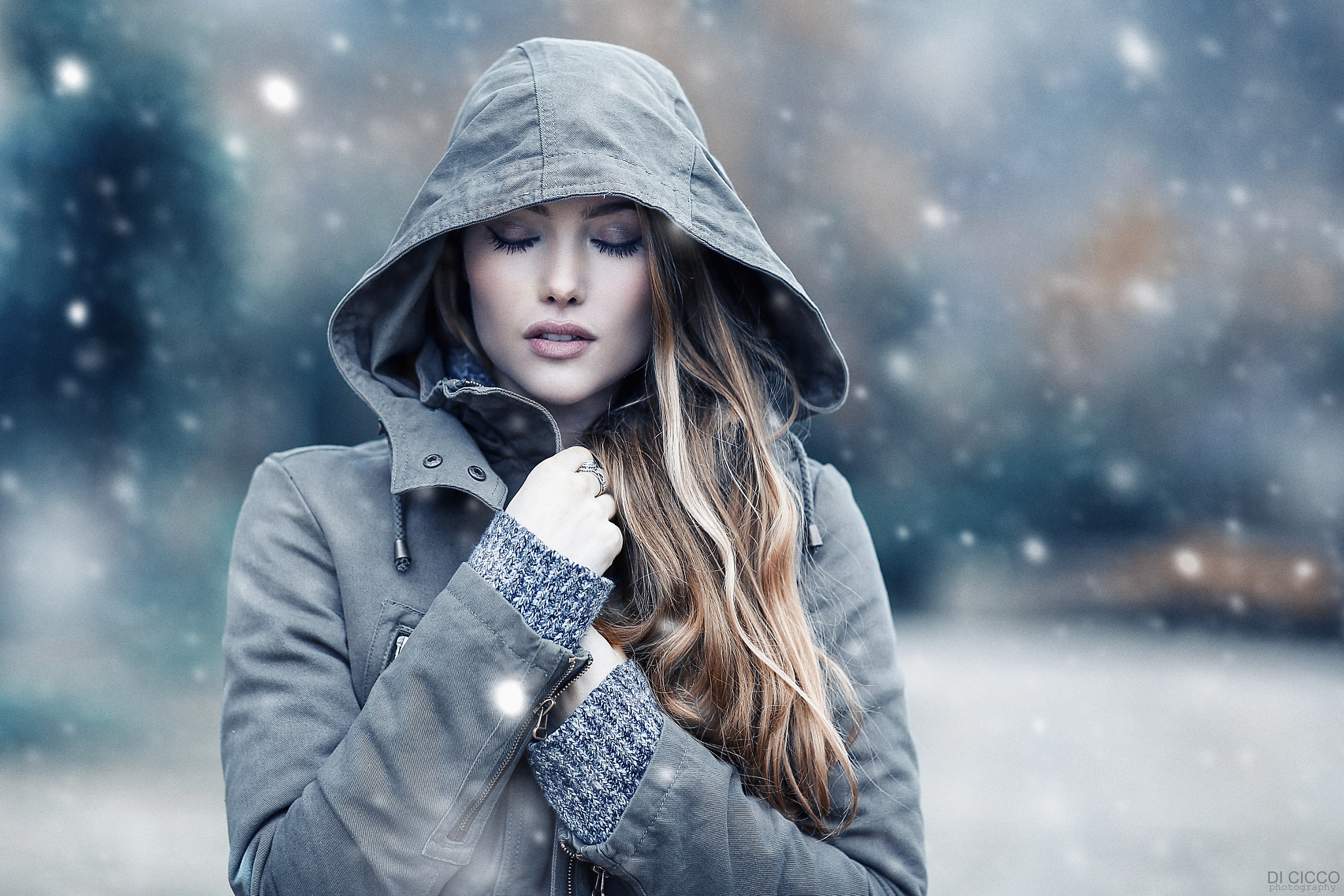 Waiting in the cold by Alessandro Di Cicco / 500px