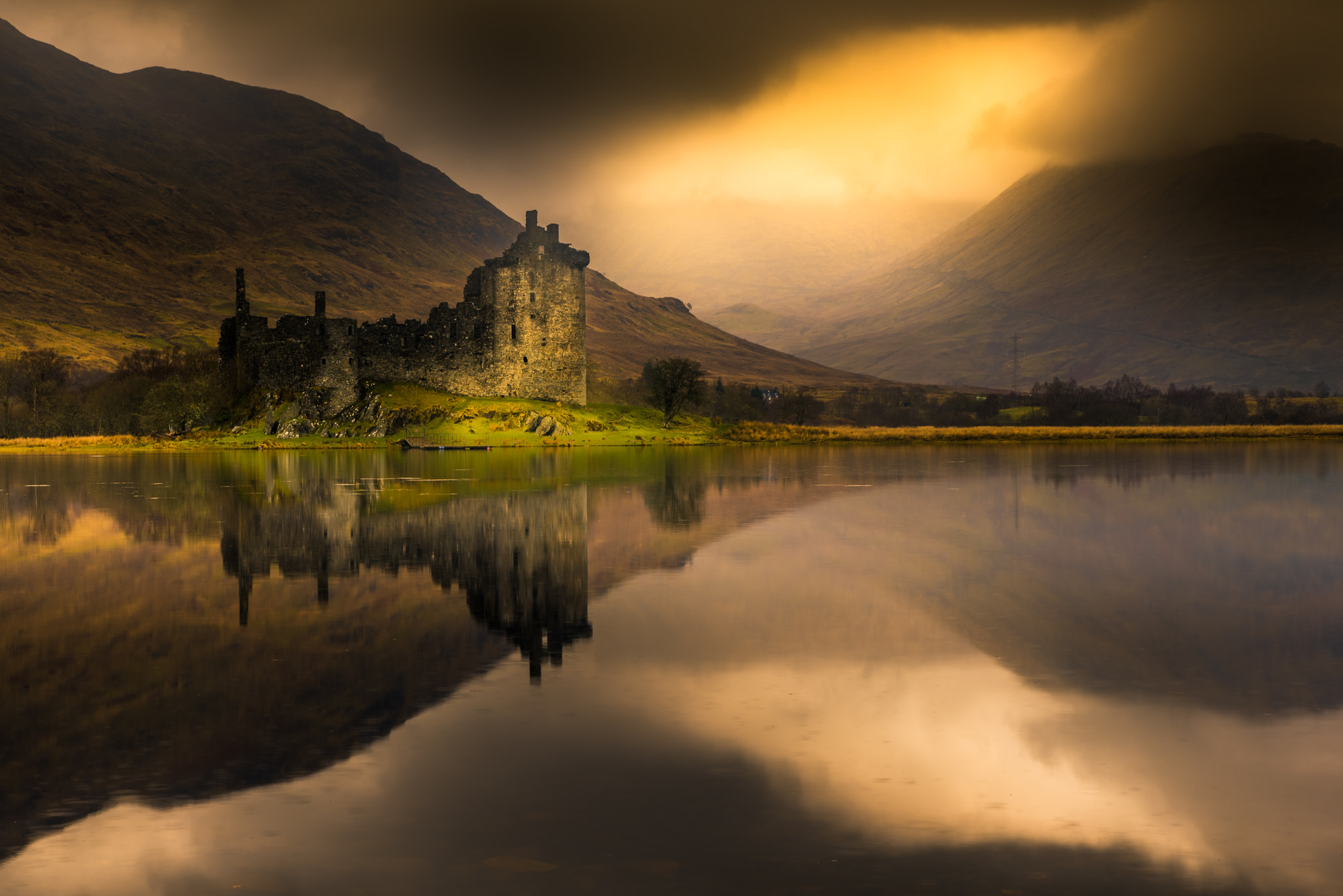 Kilchurn Castle by martin devlin / 500px