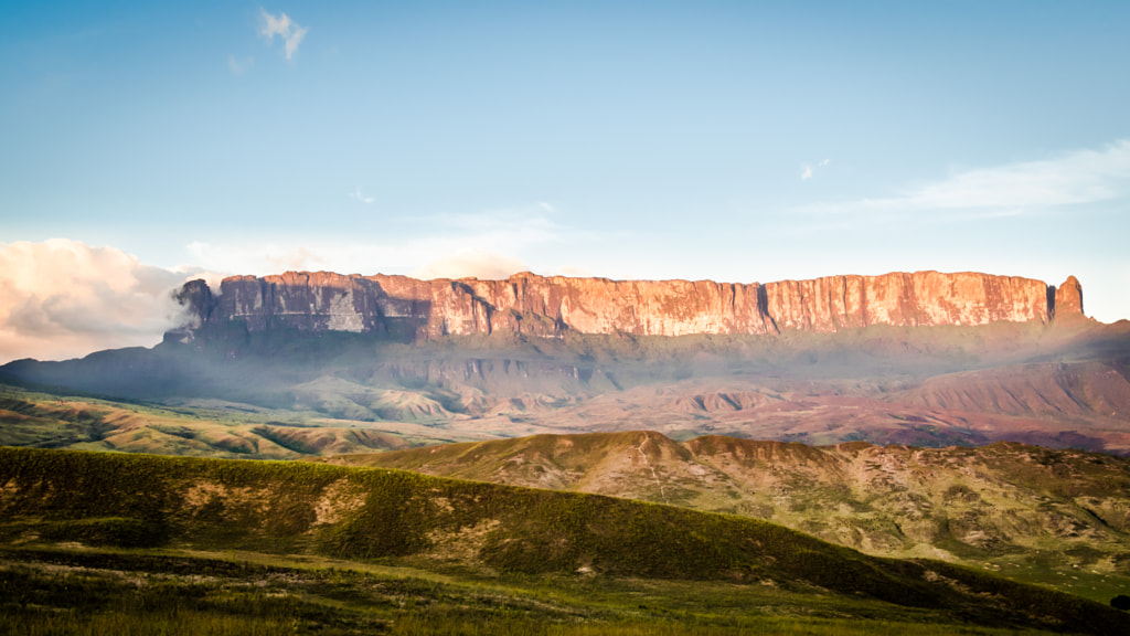 Monte Roraima in Golden hour by Leonardo Rossini / 500px