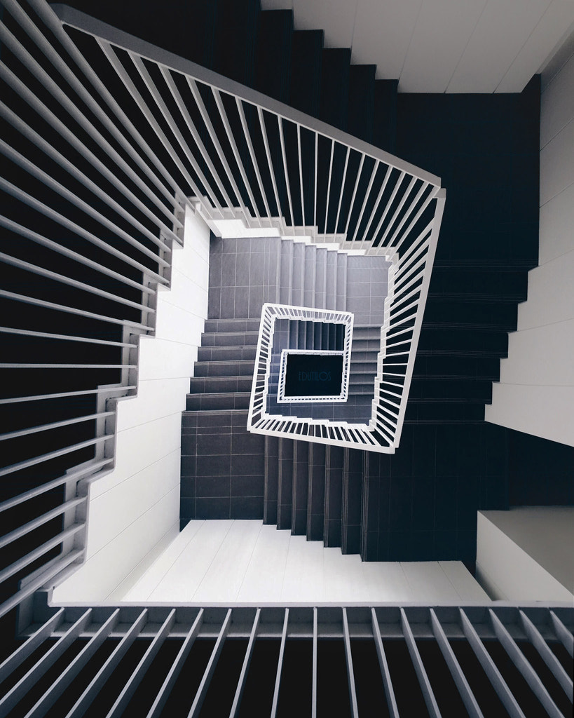 Into the Deep by WK Cheoh / 500px