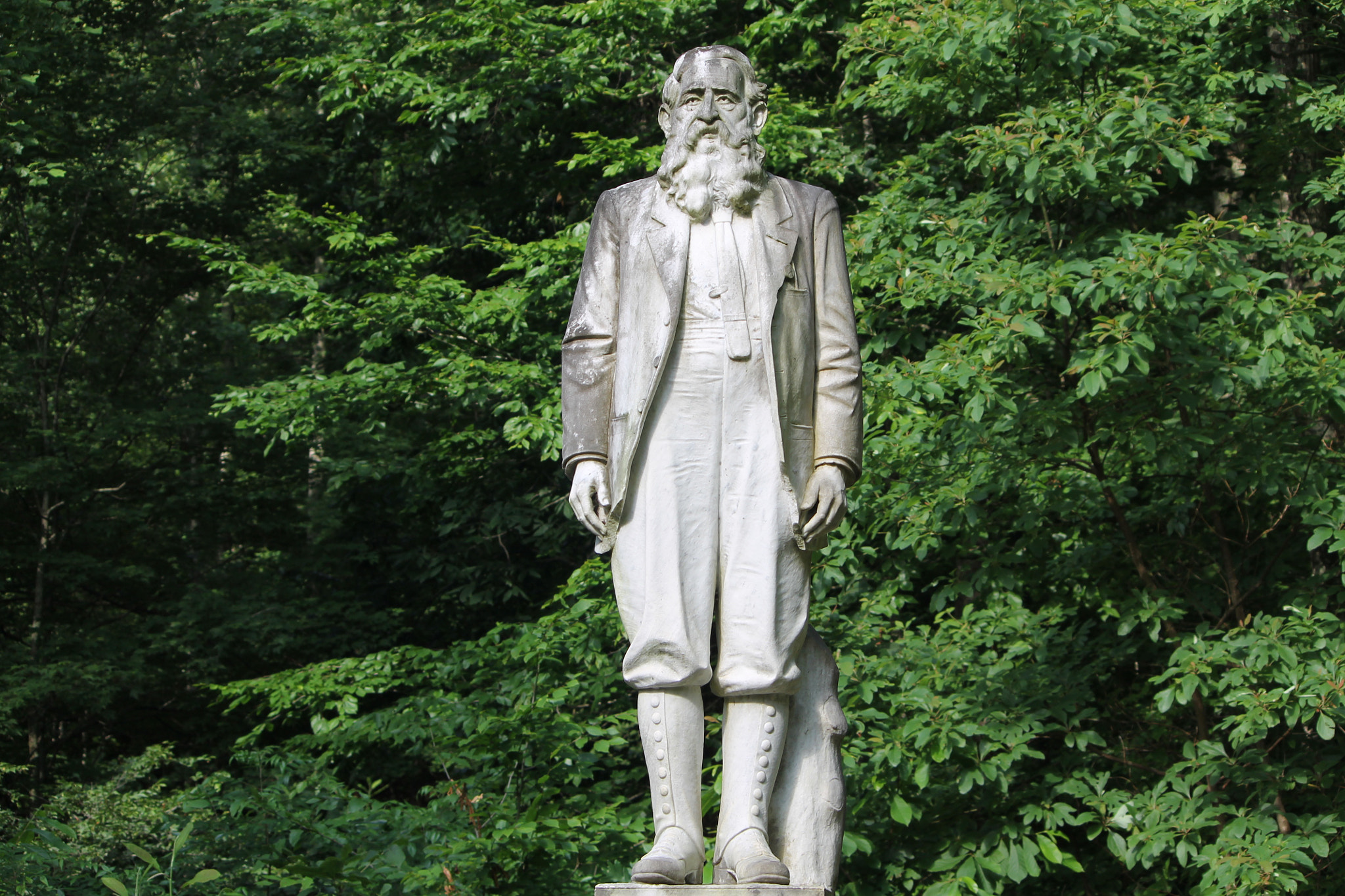 The Grave of "Devil Anse" Hatfield by James Wood / 500px