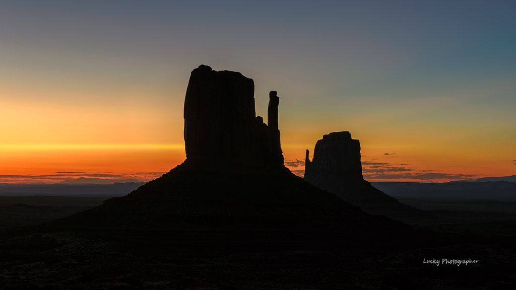 Sunrise at Monument Valley by Dmitry Vinogradov / 500px Sunrise at Monument Valley by Dmitry Vinogradov / 500px