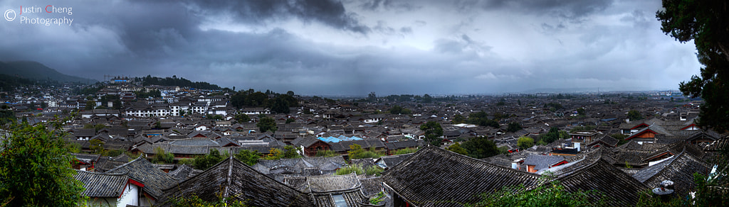 Dayan ancient town in Rain by Justin Cheng / 500px