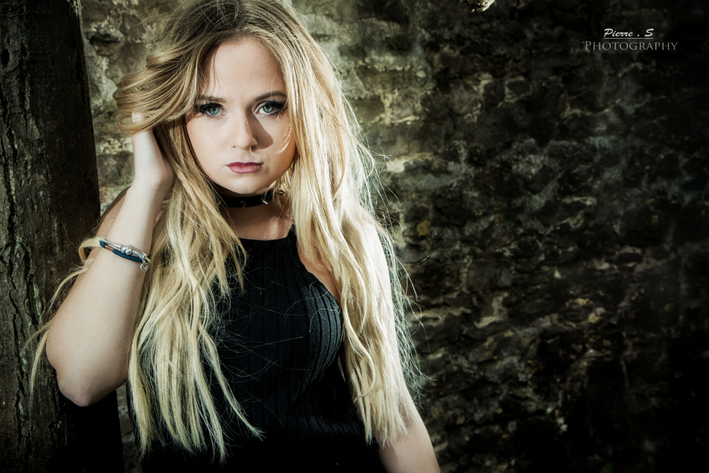 NOEMIE by Pierre Savelkoels / 500px