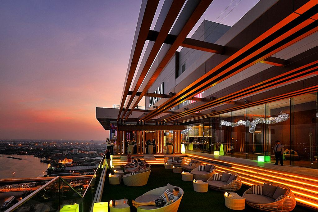 Amazing skylight @Attitude Rooftop Bar by Jensen Chua / 500px